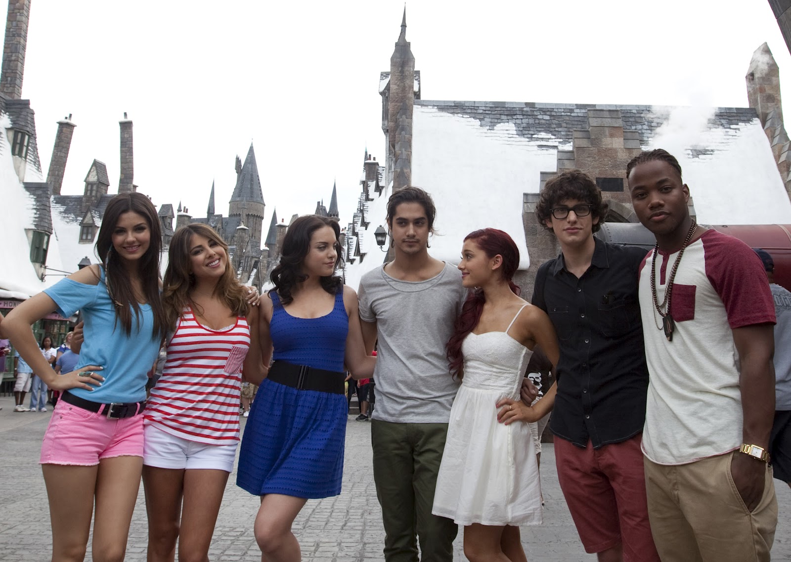 Victoria Justice Media: Victorious cast at the wizad world of Harry Potter