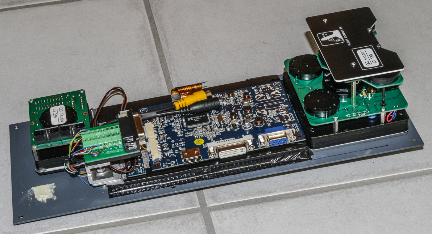 Boeing 737.800 simulator: RMI and ISFD unit installed