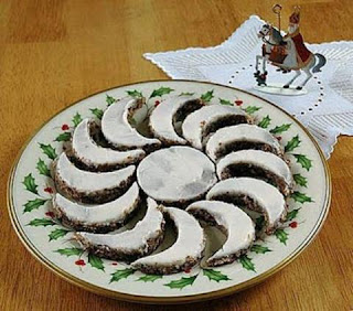 Crone Cronicles: Vegan Yule Moon Cookies