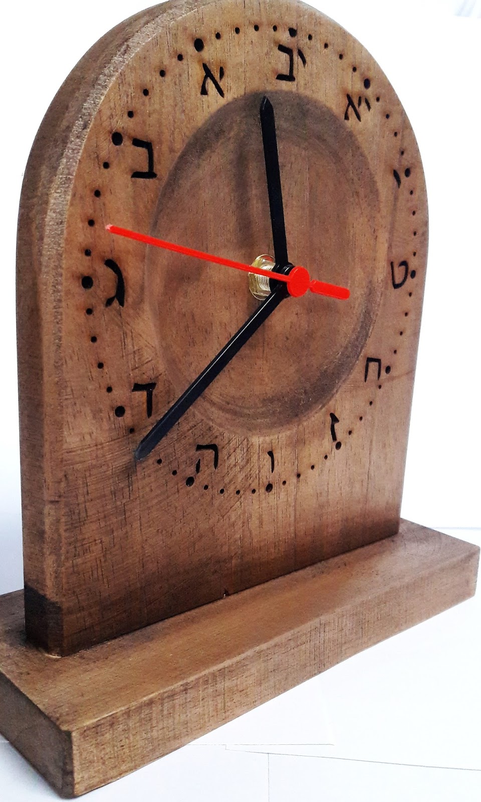 Judaica Menoráh: Relojes Hebreos de pared- de mesa - y de pulso