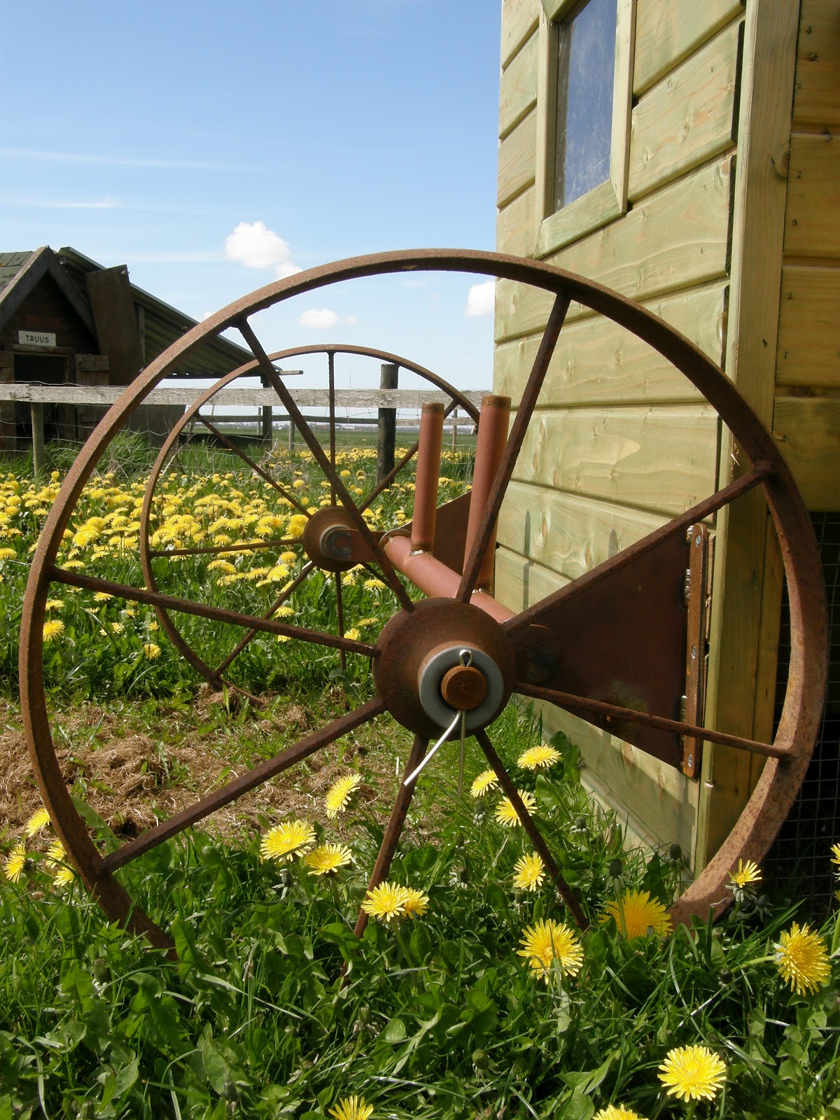Van Zweedse bodem: Kippentractor