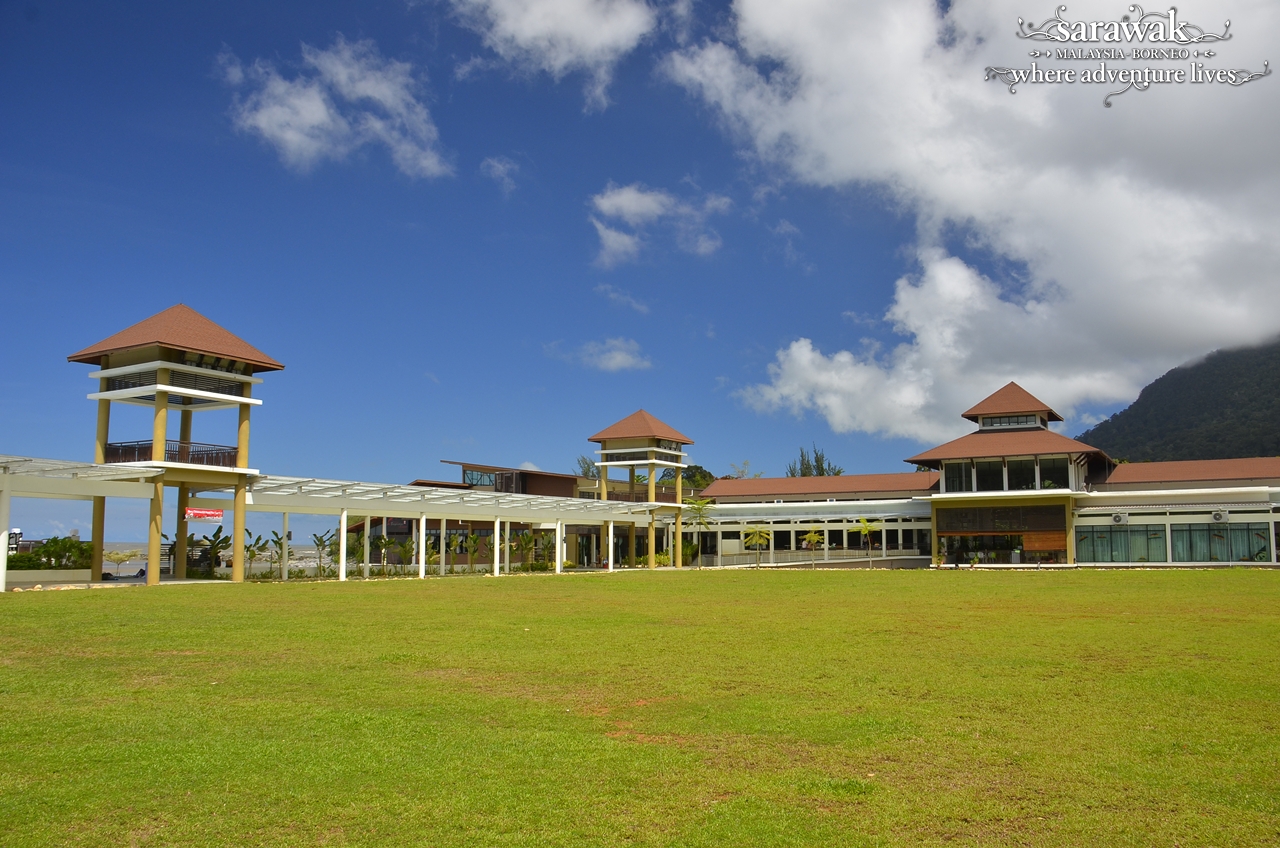 Sarawak Malaysia Borneo: Largest Hornbill Bird landmark in Damai ...