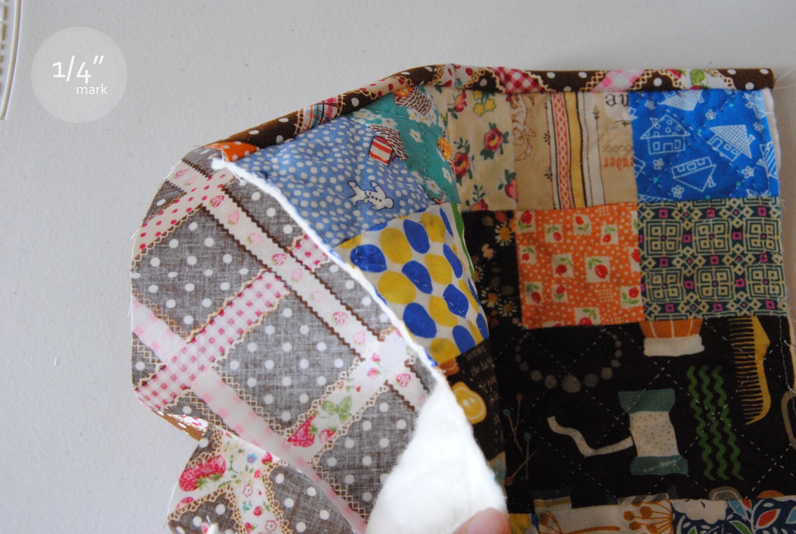 1/4" mark: Tutorial: the triangle pouch