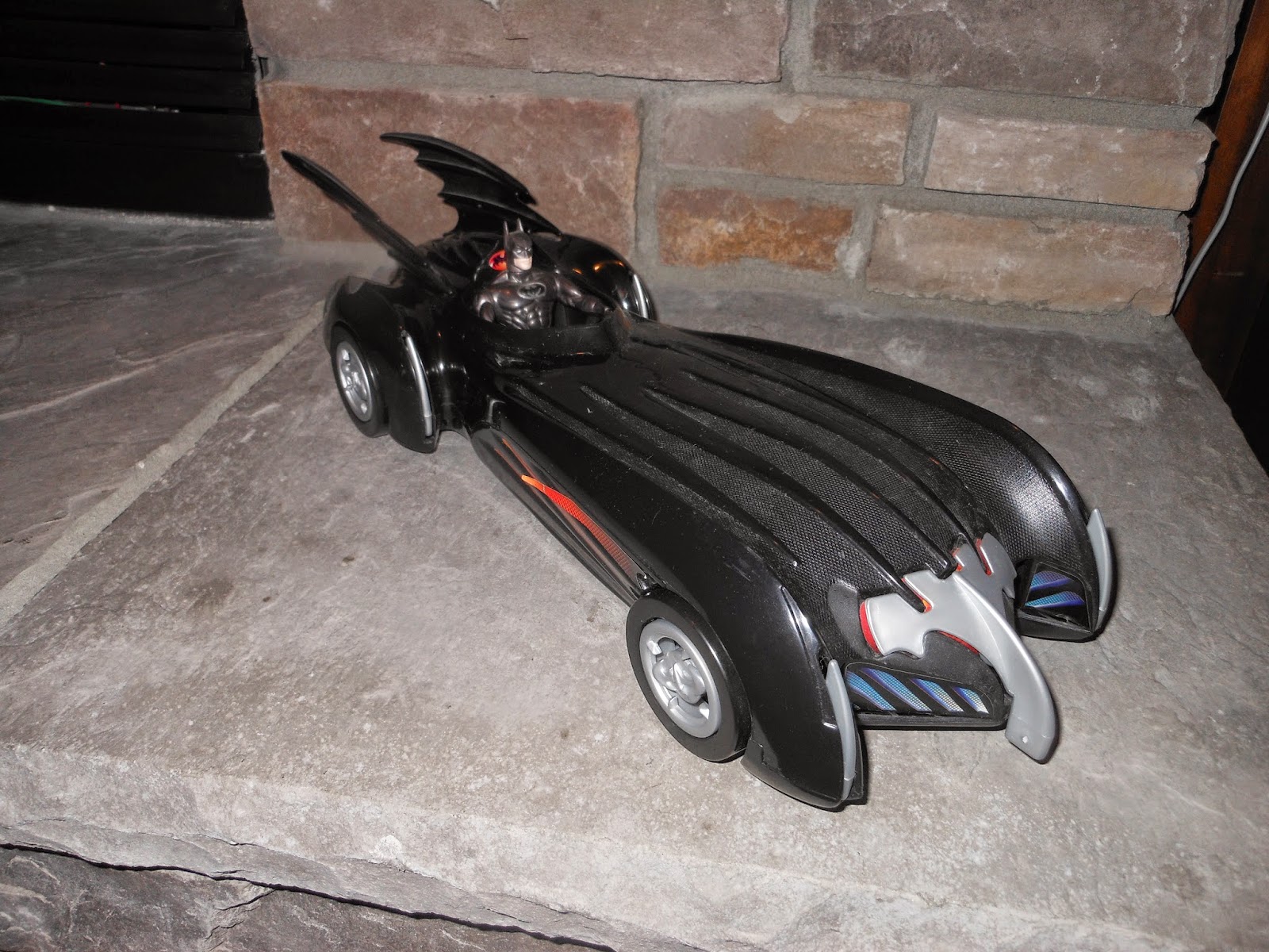 Emperor Dinobot's giant Batman figure database and review site!: Batmobile