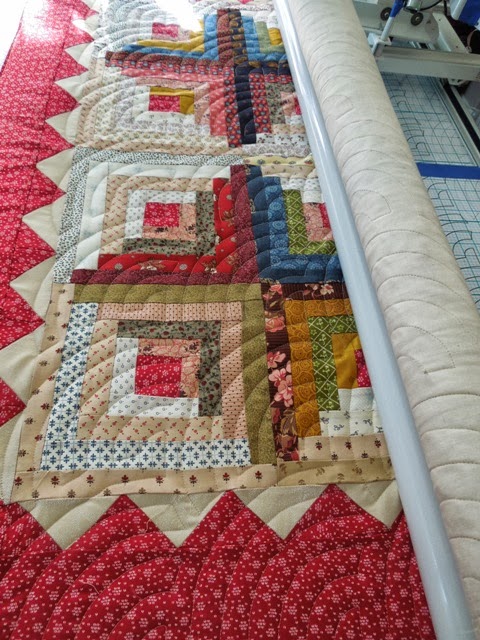 Quilt and Sew Forever: Log Cabin Wallhanging or Table Topper