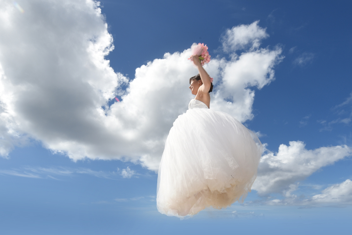 Oahu Photographer: Flying Bride