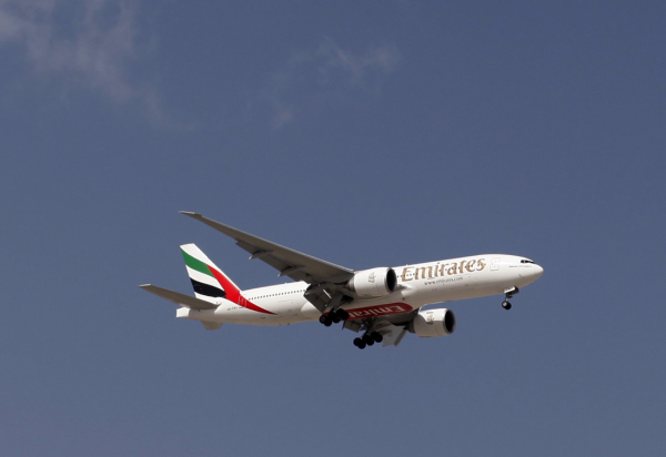 Emirates Airlines Plane Landing At Dubai Airport Photo - Photos Blog ...