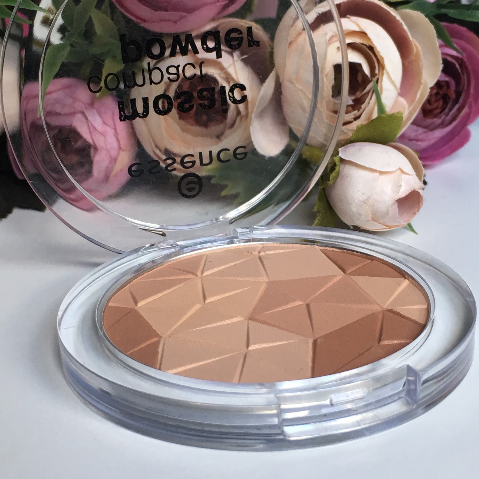 AUDREY : Essence Mosaic Compact Powder İncelemesi..