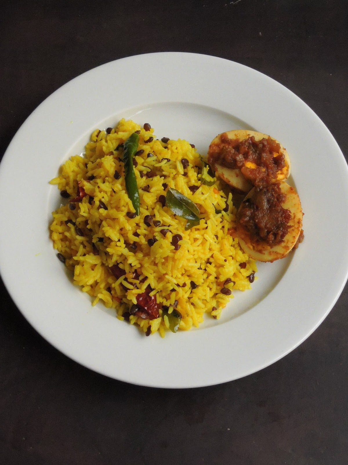 Priya's Versatile Recipes: Black Horsegram Lemon Rice/Kollu Lemon Rice