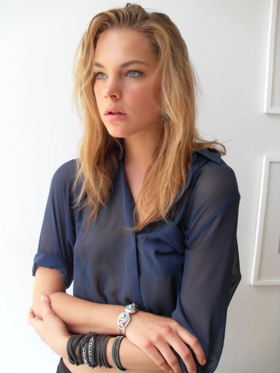 MAJOR MODEL WOMEN: EMMA BEAM - Digital Update