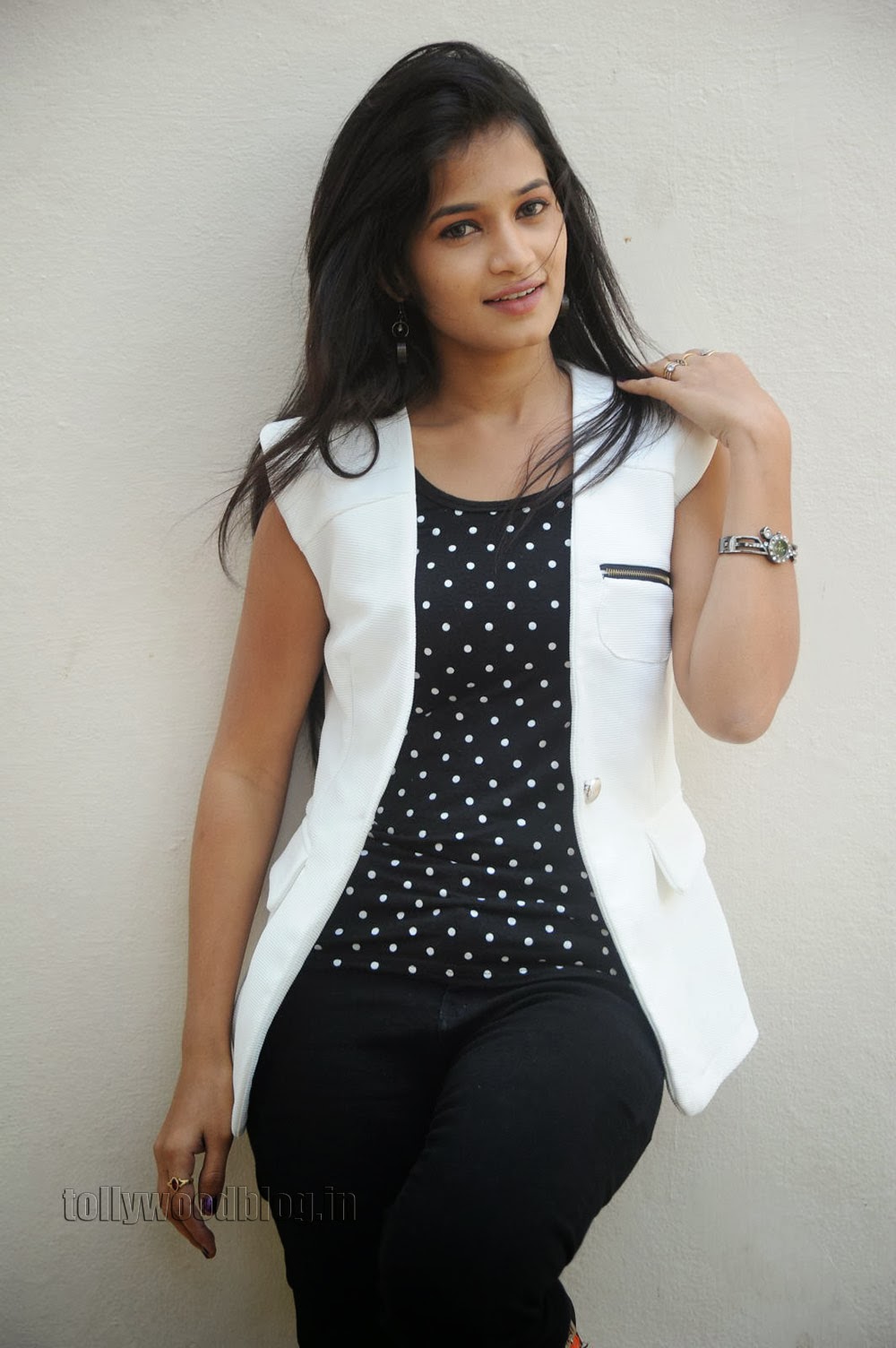Anvika Gorgeous Looking Photo shoot Gallery