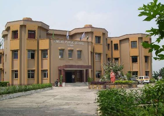 11:00 a.m. to 12:00 noon on working days.