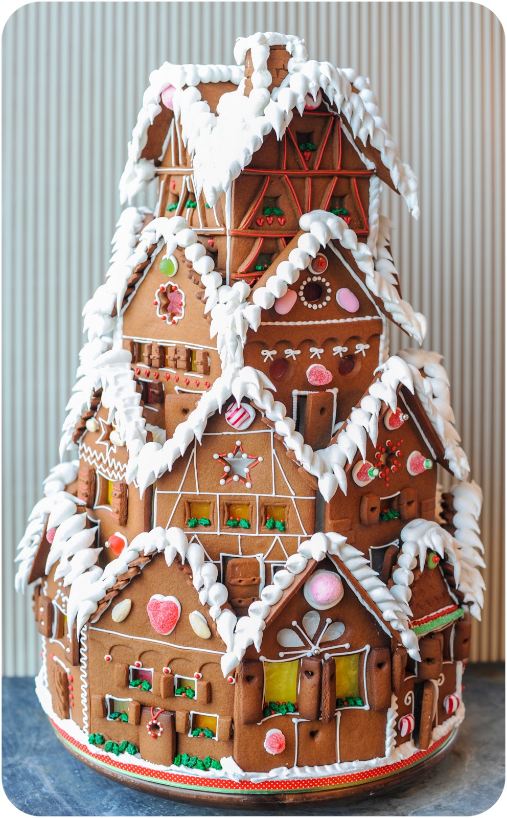 H o u s e o f K u c h e n: Lebkuchen-Haus / Ginger-Bread House