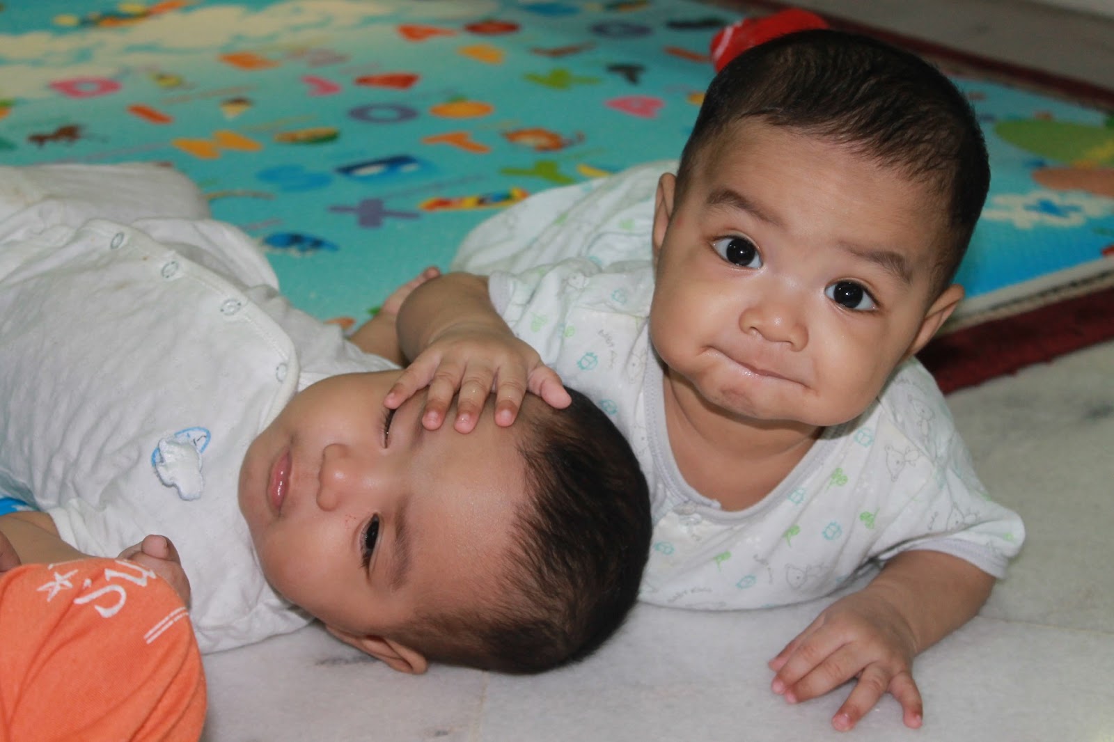 Dieyana: Abang-Adik atau Adik-Abang?