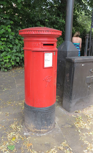 British Pillar Boxes Post Box Icons - Britain All Over Travel Guide