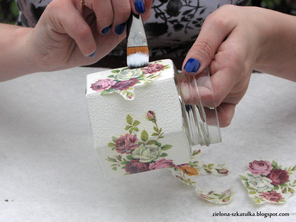 Zielona Szkatułka - blog o decoupage...: Tutorial - słoiczek w róże!