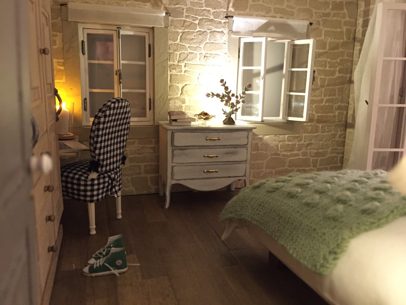 1:12 scale modern model houses: Bedrooms Provencal