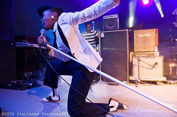 Toque Sensual: JANELLE MONAE - Talento, Estilo e Elegância