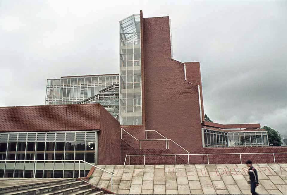 Facultad de Historia de Cambridge | James Stirling | Biblioteca ...