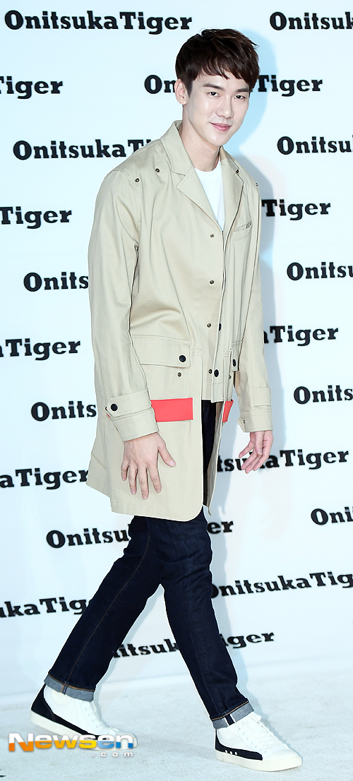 Lee Je Hoon. Lee Yo Won and Yoo Yeon Seok Onitsuka Tiger 2017 Collection Asia Press event 30 ...