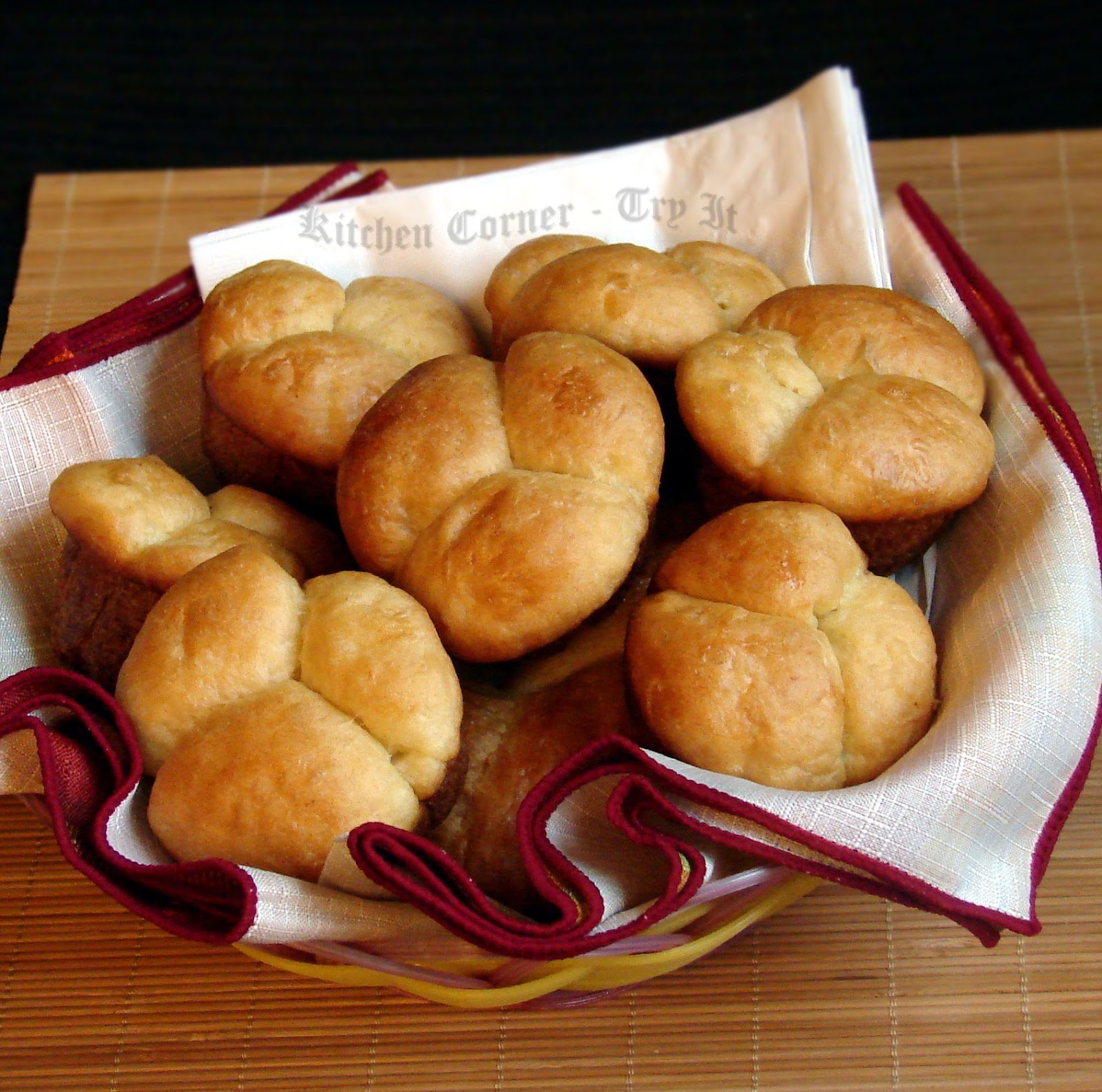 Baking Partners challenge #4: Shaped Dinner Rolls- Knot, Clover Leaf ...