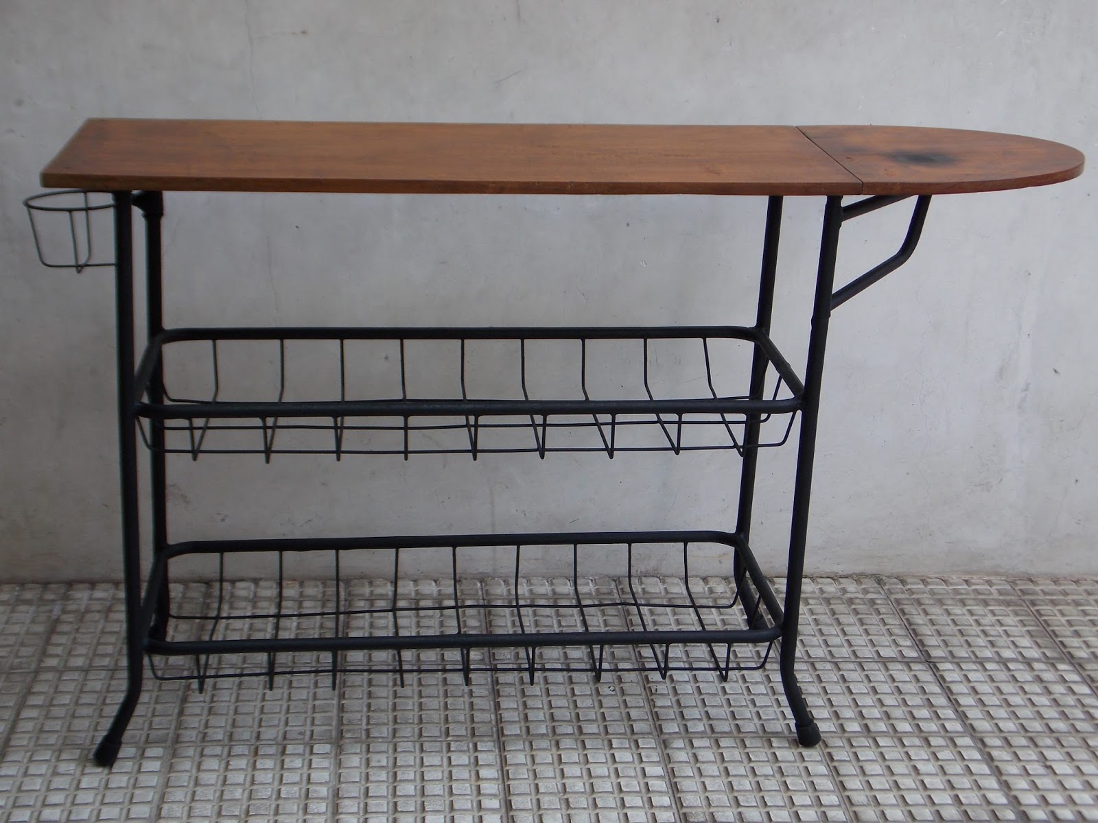 antike agung: meja setrika