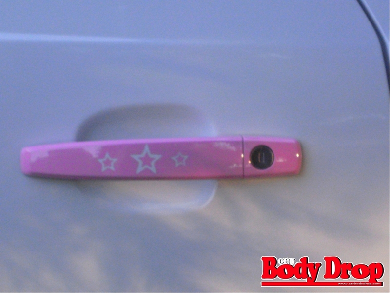 Camaro branco e rosa