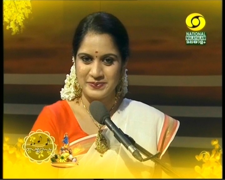 playback singer akhila anand in set saree cute images