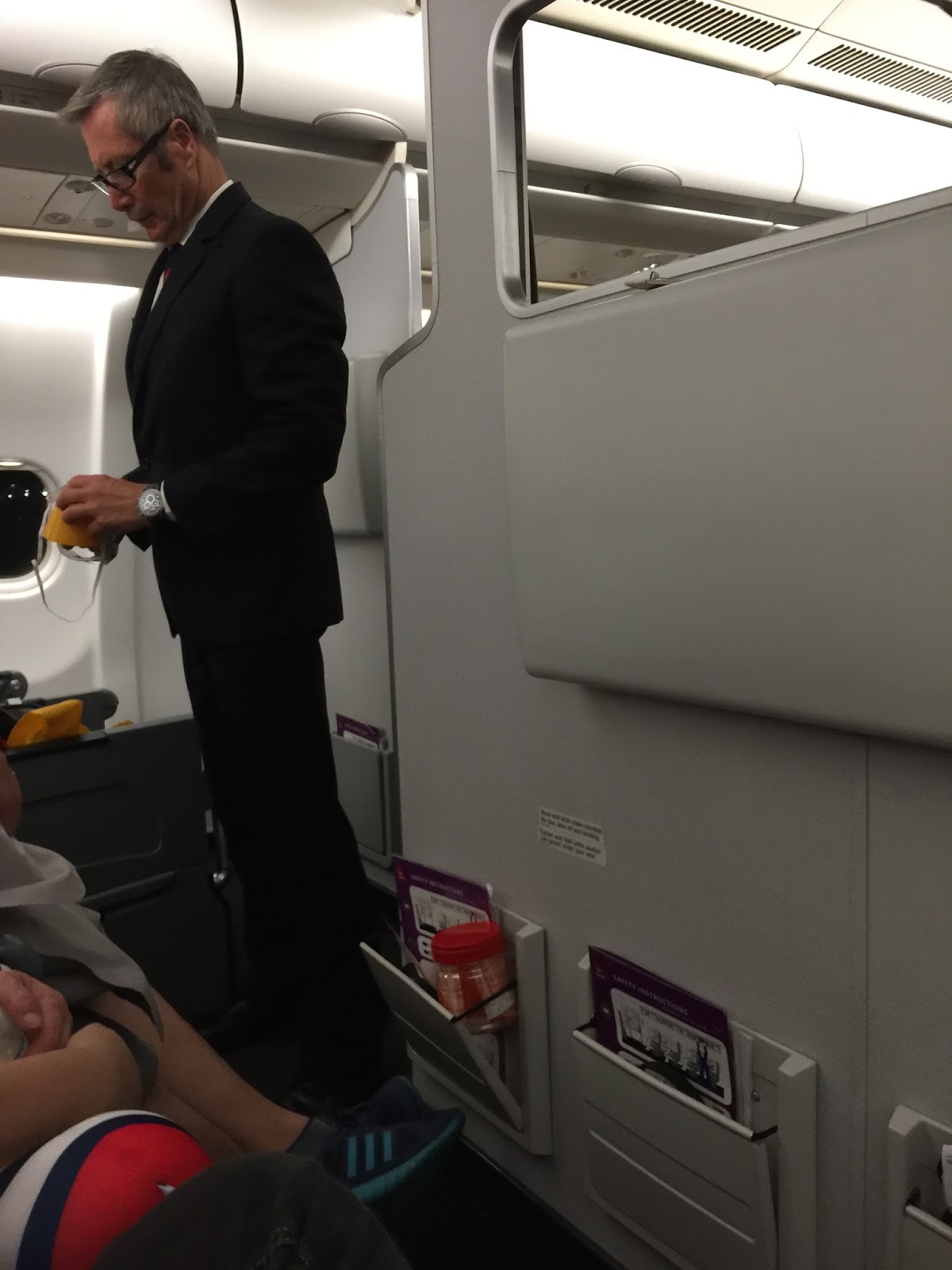 Zephyrous Travels: [Airline Review] - Qantas (QF6) / (QF81) - Economy ...