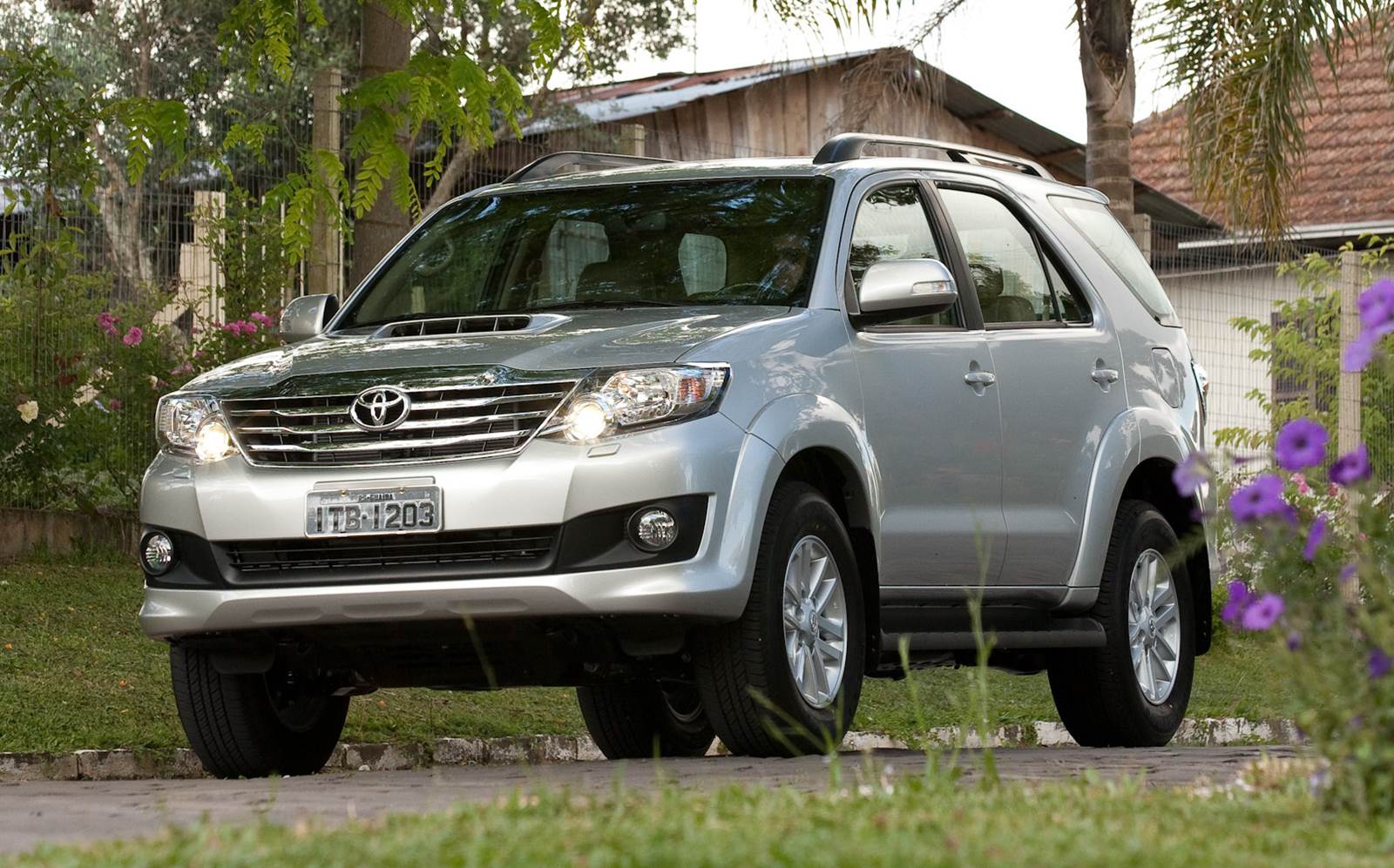 Toyota Hilux SW4 Flex 7 lugares: Preço R$ 122.280 reais
