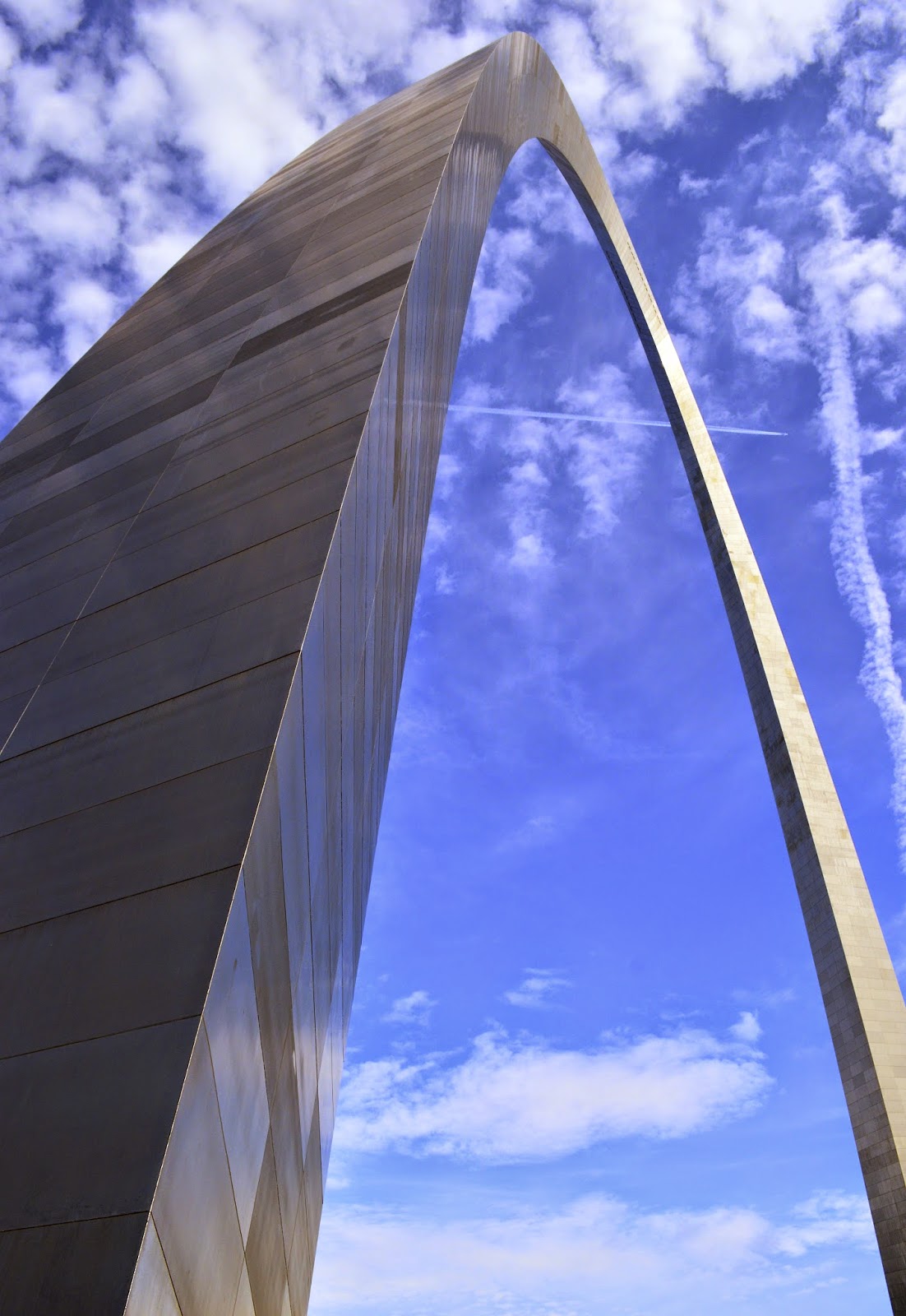 Jonah Boyd Photography : St. Louis Arch and Graffiti Wall