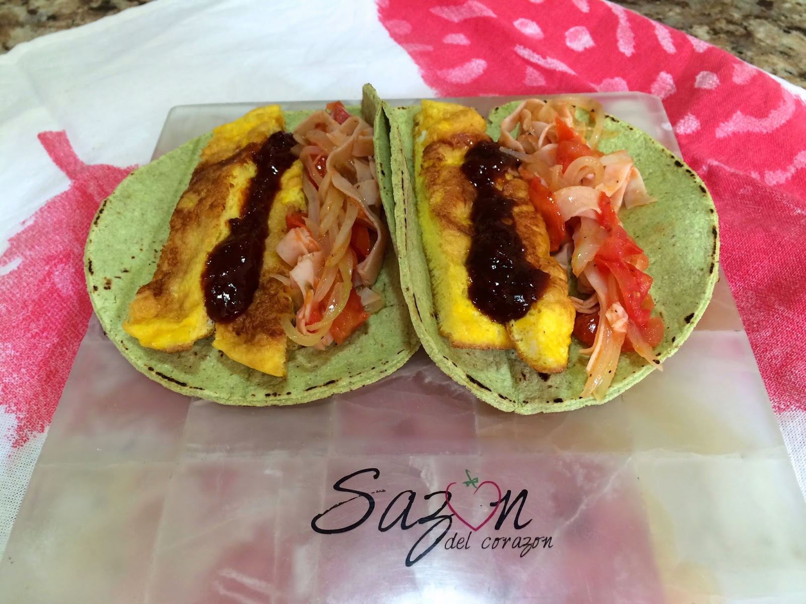 Sazón del corazón: Tacos de huevo con jamón