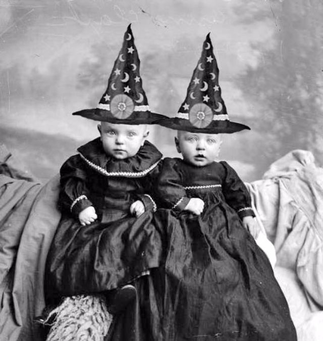 39 Interesting Photos That Capture Women in Witch Costumes From the ...
