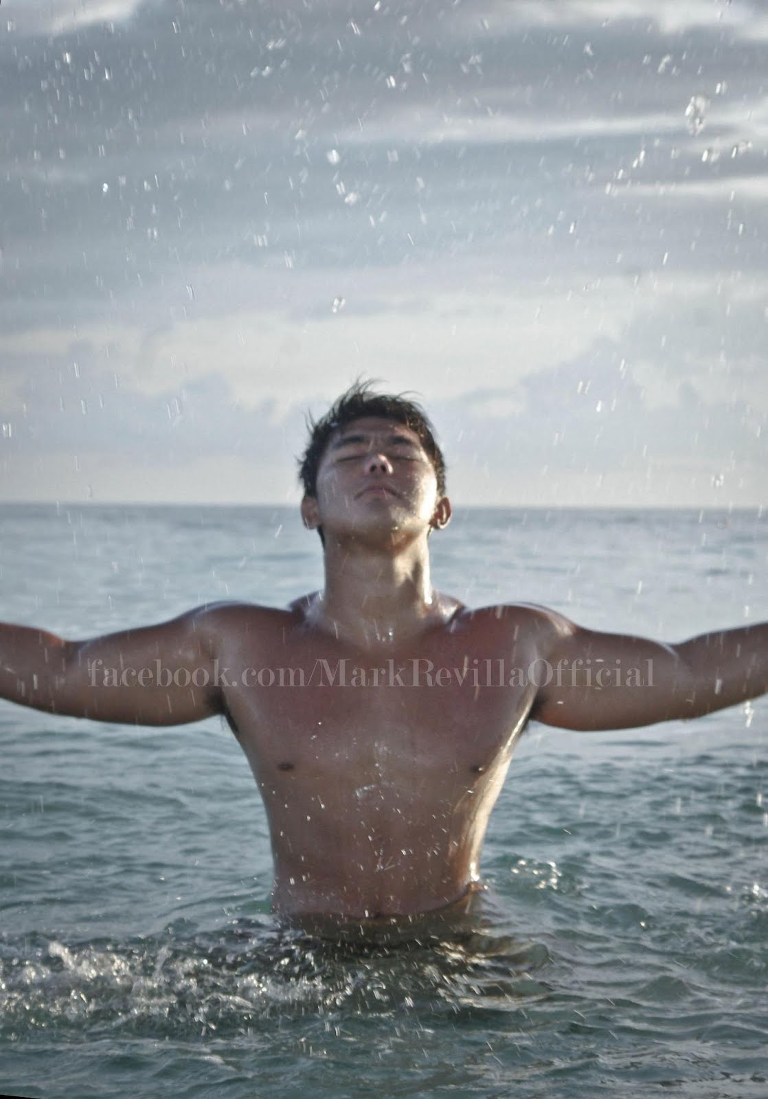 Miong21 @ Blogspot: Summer Hot Mark Revilla