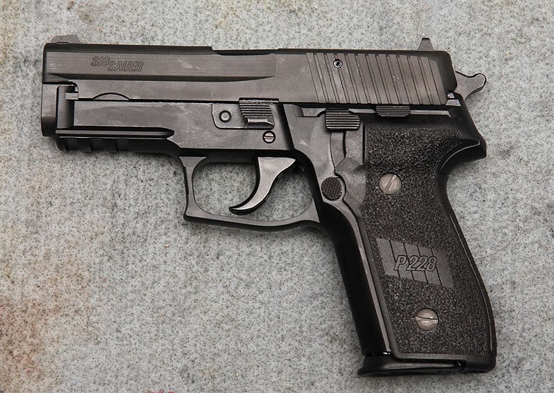 Hand Guns: Sig sauer P226, P228 (m11), P229