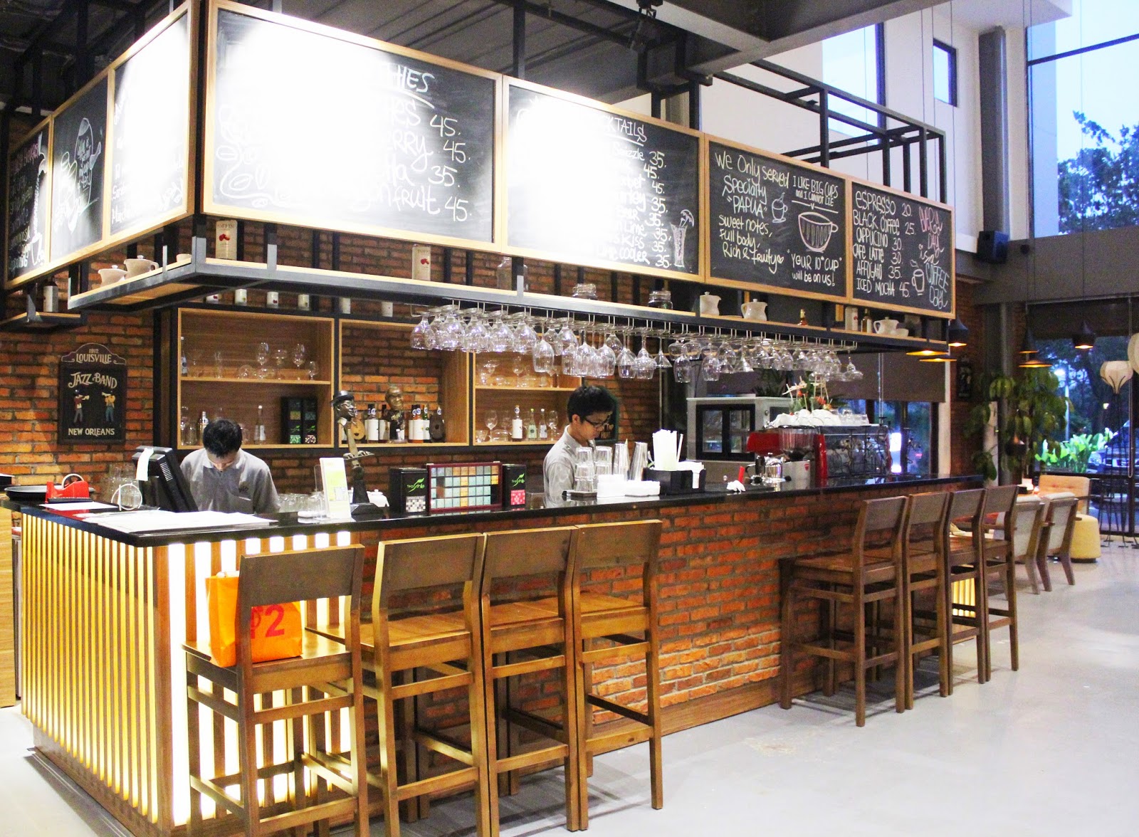INTRO JAZZ BISTRO & CAFE