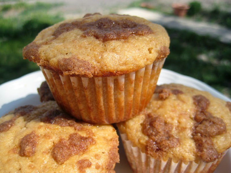 A Happy Hobbit Home: Soaked Whole Wheat Streusel Muffins
