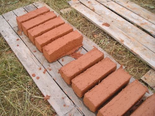 SERVICIOS Y ASESORAMIENTO TÉCNICO: CONSTRUCCIONES CON BARRO