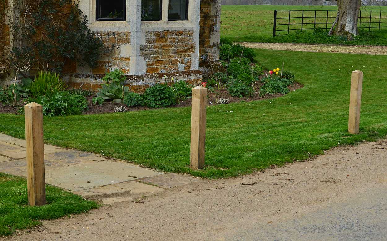 Barricade Fabrications: Barricade Timber Bollards 2018