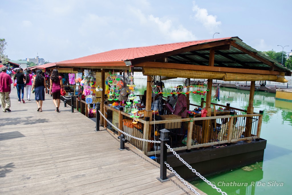 Chathura R De Silva's blog: Floating Market - Colombo