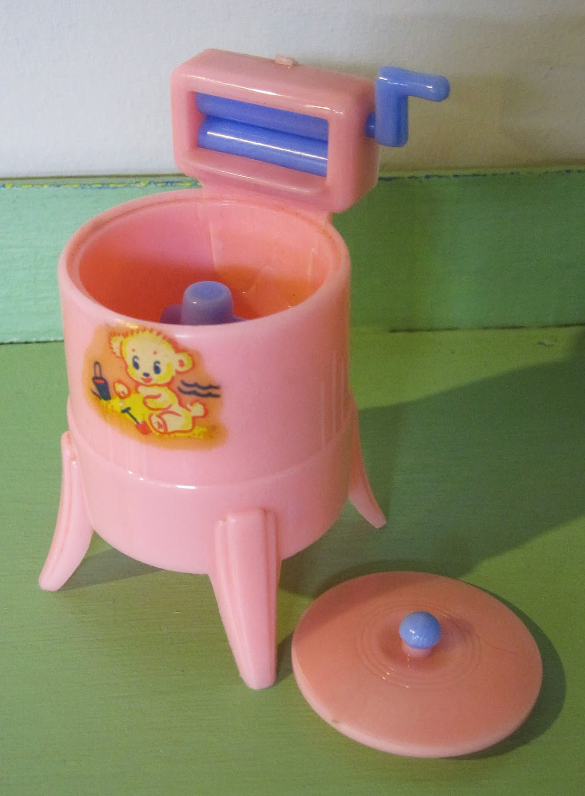 Amy Bradley Designs: Dollhouses and Quilt Diva Pin Give-away