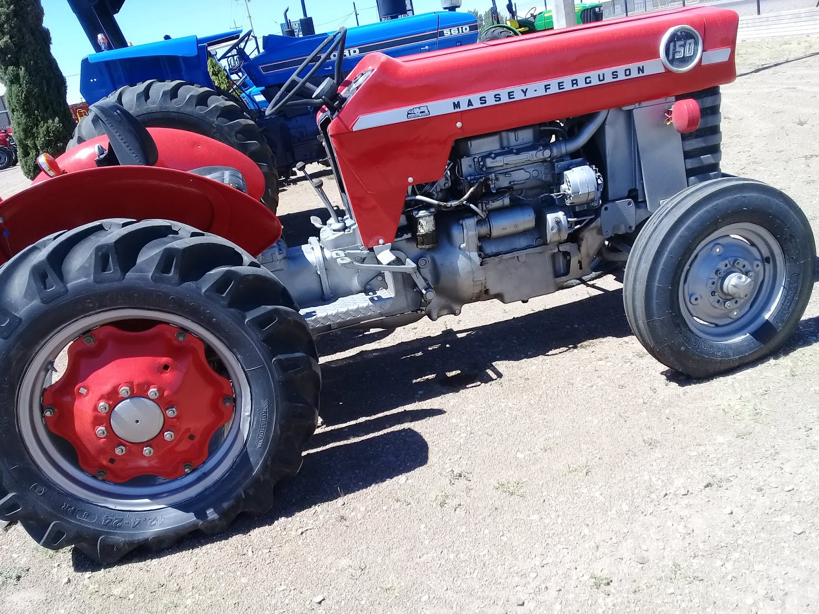 MAQUINARIA AGRICOLA INDUSTRIAL: Tractor Massey Ferguson 150 $6,500 Dlls.