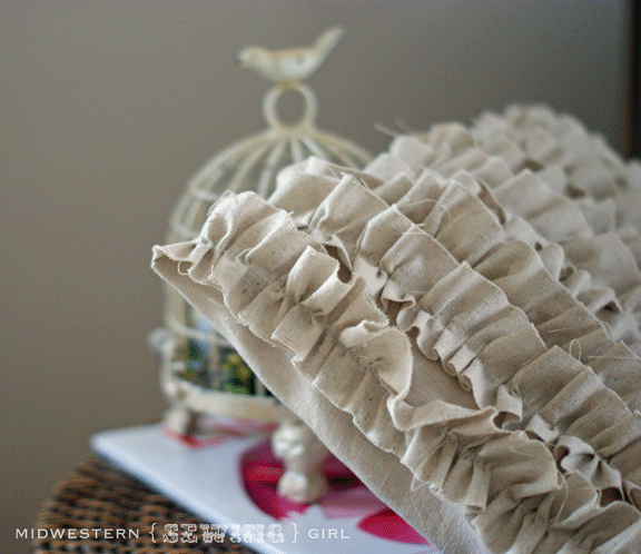...ruffle pillow {tutorial}...and a GIVEAWAY! (now closed) | Midwestern ...