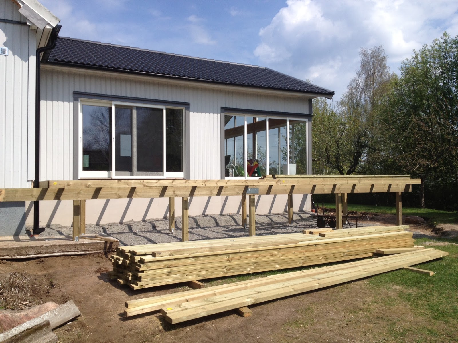 nr T I O: Status på altanbygge