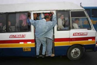 Sociología Hoy: Cultura combi y camionetazo en el Perú.