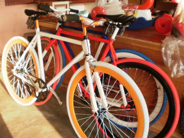B.U.D.A.K. K.A.M.P.U.N.G: Bergaya dengan Fixie