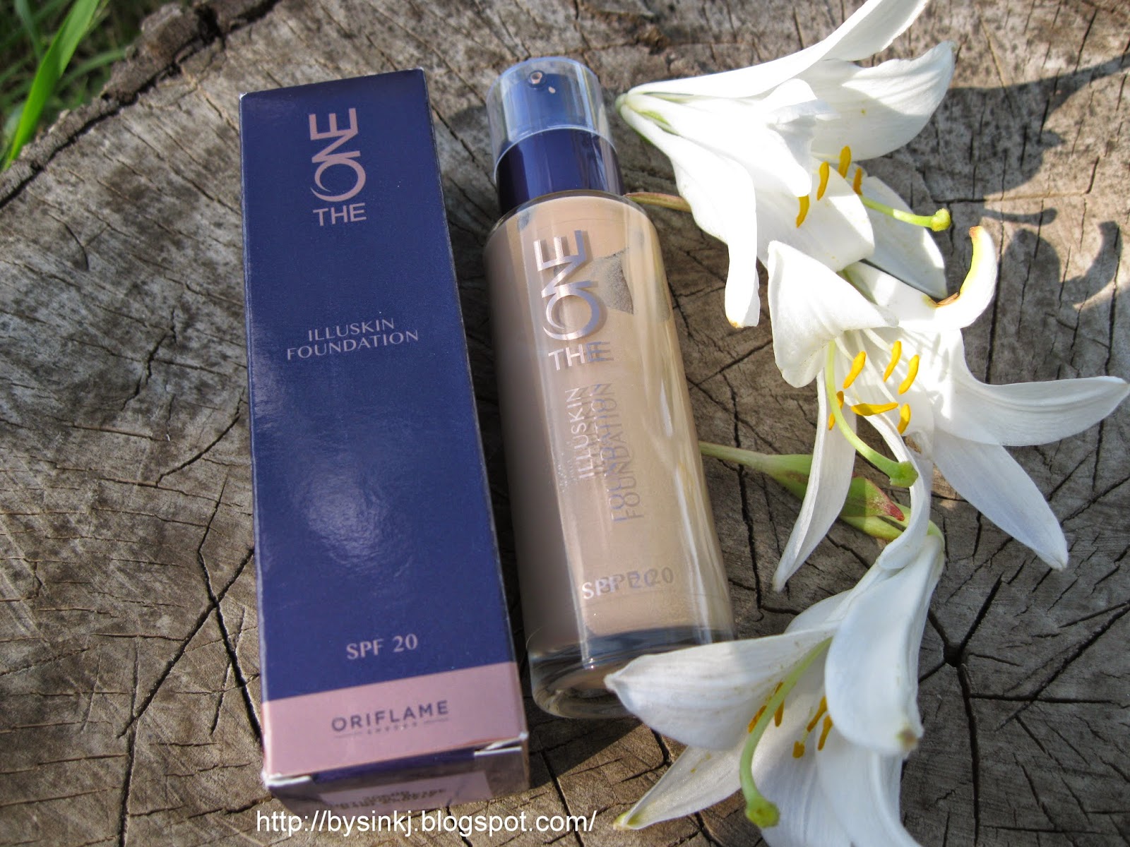 Тональная основа Oriflame The ONE IlluSkin в оттенке натуральный бежевый.