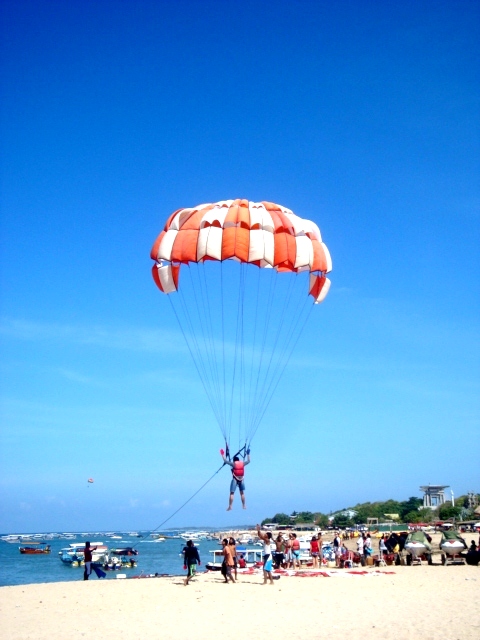 Parasailing in Nusa Dua Bali - Indonesia - I Love Indonesia
