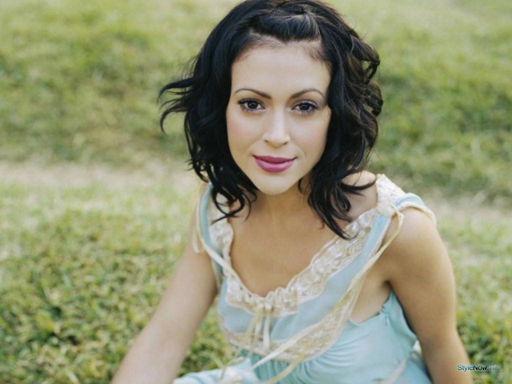 Hollywood All Stars: Alyssa Milano Profile, Pictures, Images And Wallpapers