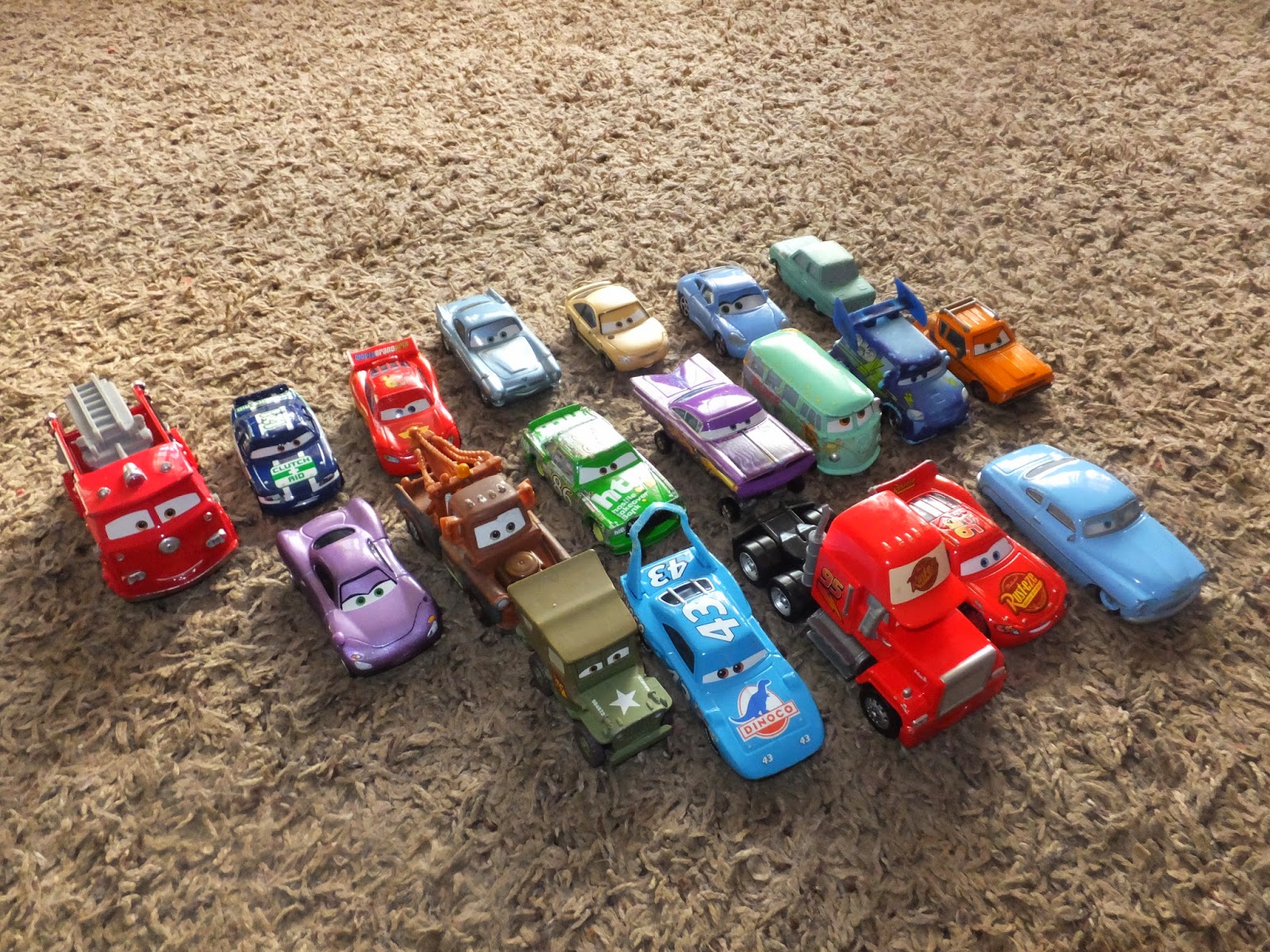 Kidspert: Sensory Sandbox: "Cars"